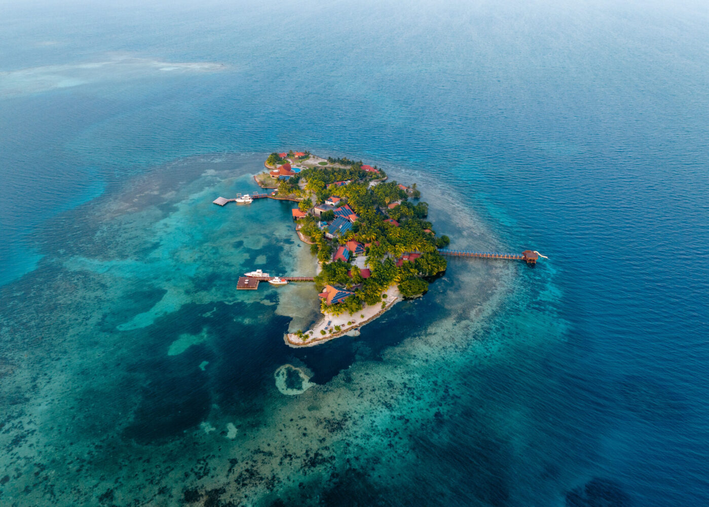 Visiting Silk Caye with Ray Caye Island Resort