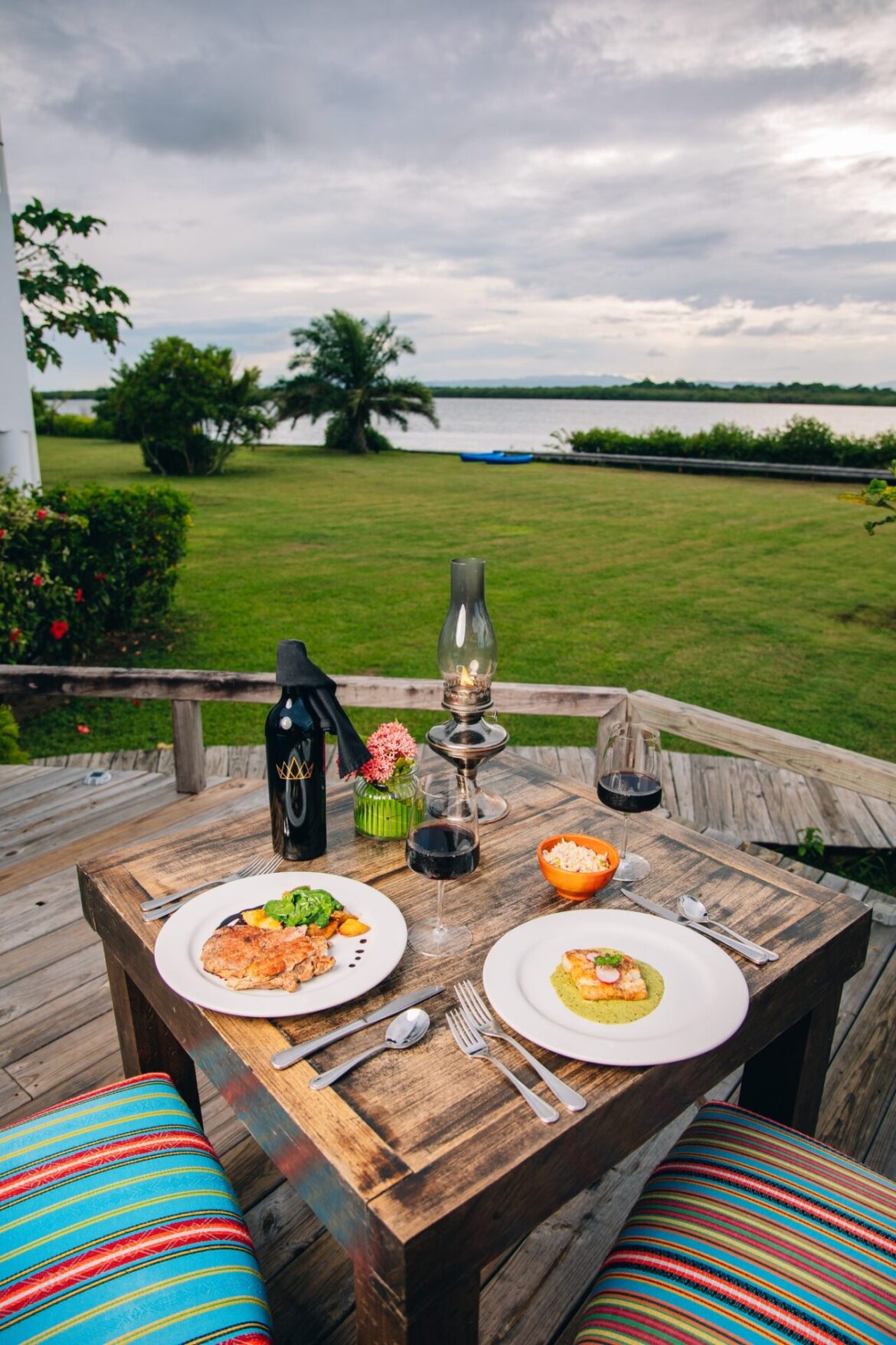 10 Waterside Restaurants and Bars in Belize | Where to Eat